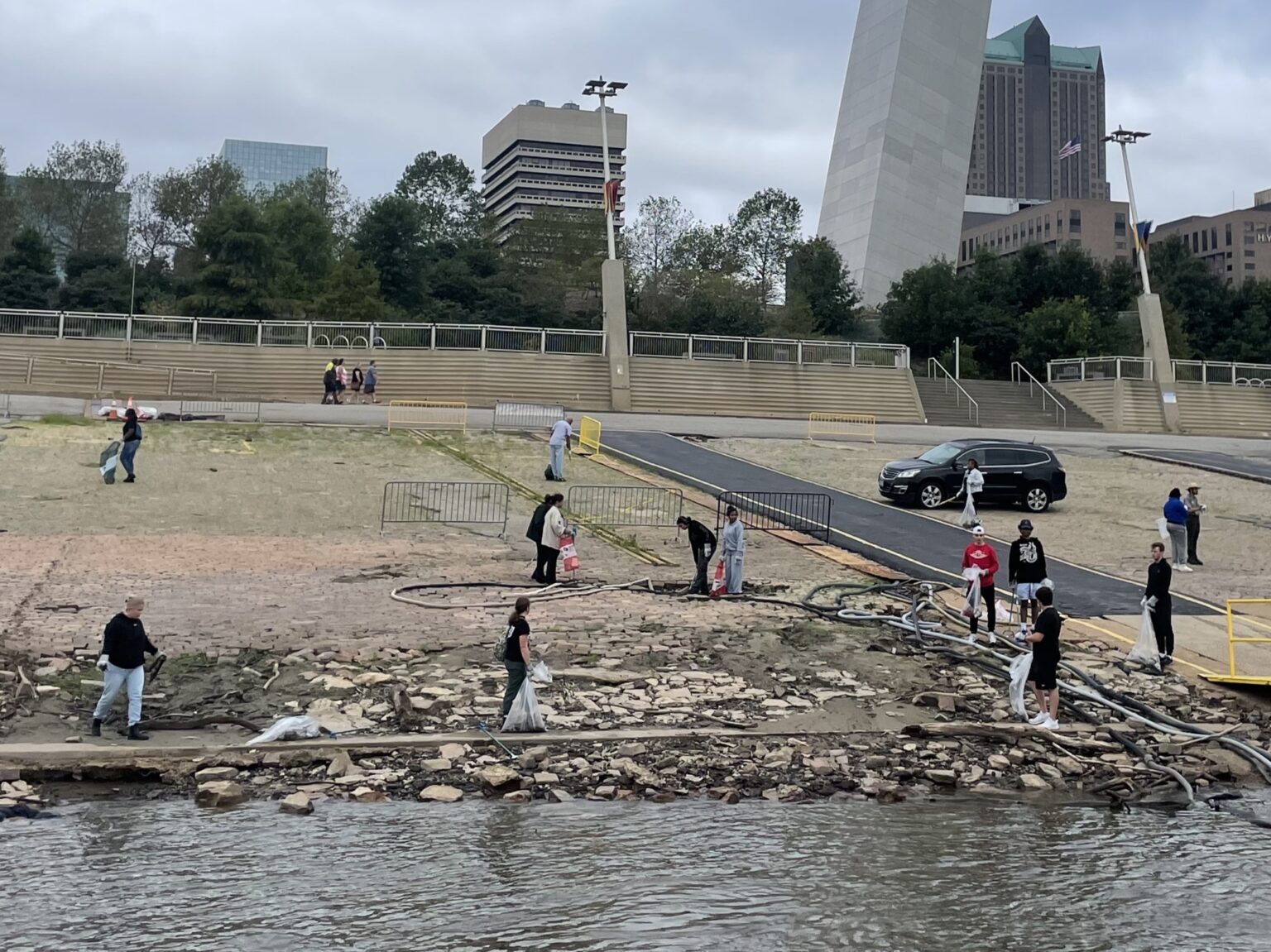 Volunteer: Arch Riverfront Cleanup - Great Rivers Greenway